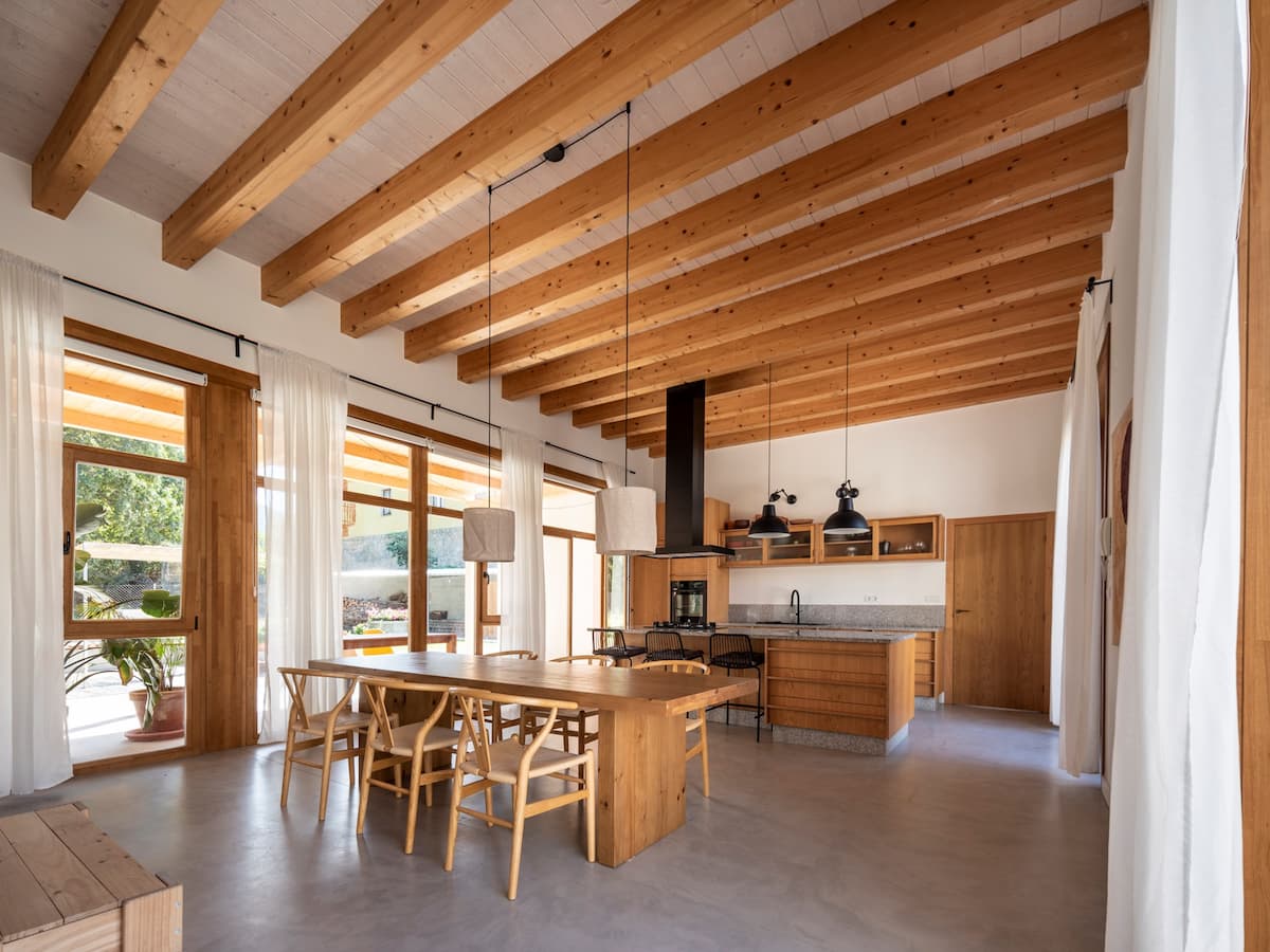 La Madera y su Importancia en la Construcción y el Diseño de Interiores
